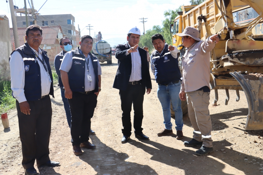 TRABAJOS DE ASFALTADO DE LA AVENIDA CHAPARE EN EL DISTRITO 4 DE SACABA ...