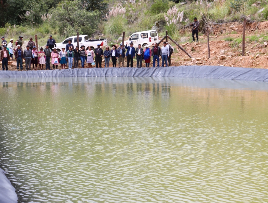 ALCALDE PEDRO GUTIÉRREZ ENTREGÓ TRES ATAJADOS CON GEOMEMBRANAS EN EL ...