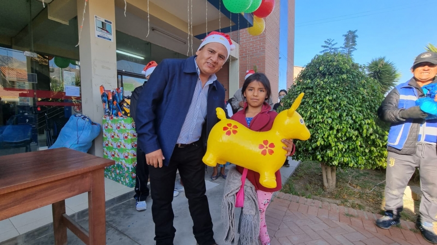 ALCALDÍA DE SACABA ENTREGA REGALOS A NIÑOS EN LOS DIFERENTES DISTRITOS